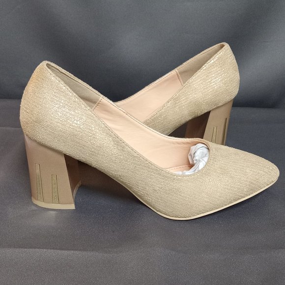Classique | Shoes | Gold Classique Heels Size 9 | Poshmark